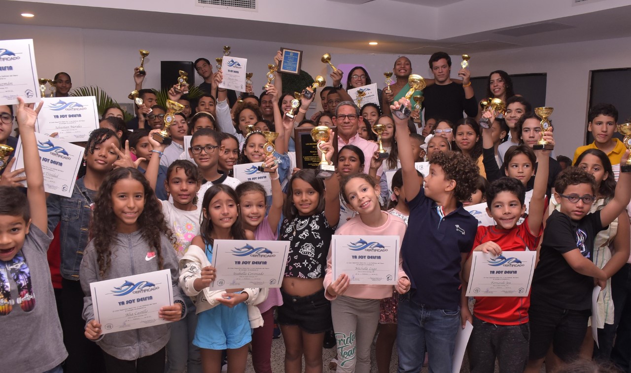 Club Deportivo Naco premia nadadores más sobresalientes año 2022