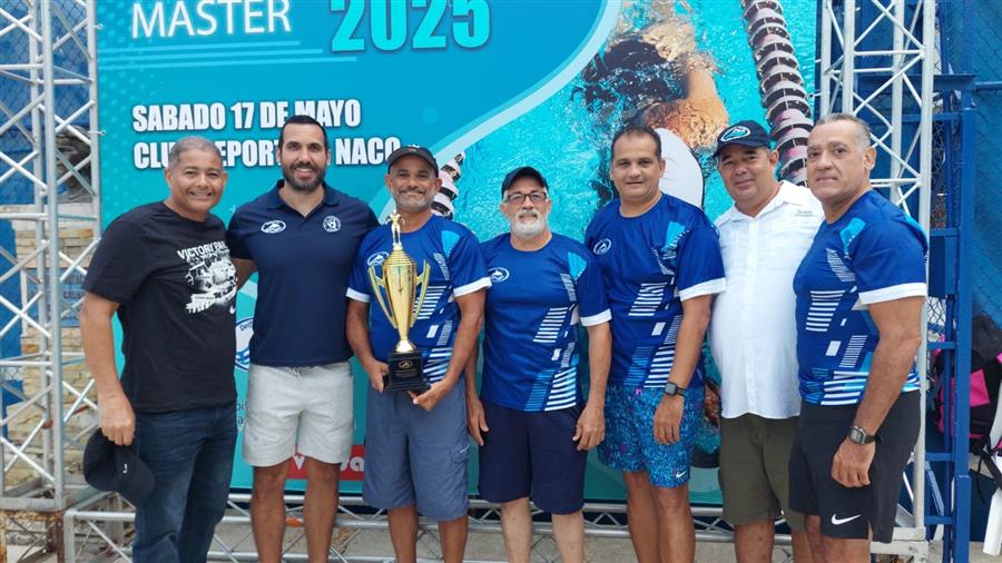 Delfines Masters se coronan campeones de Torneo de Nados Cortos